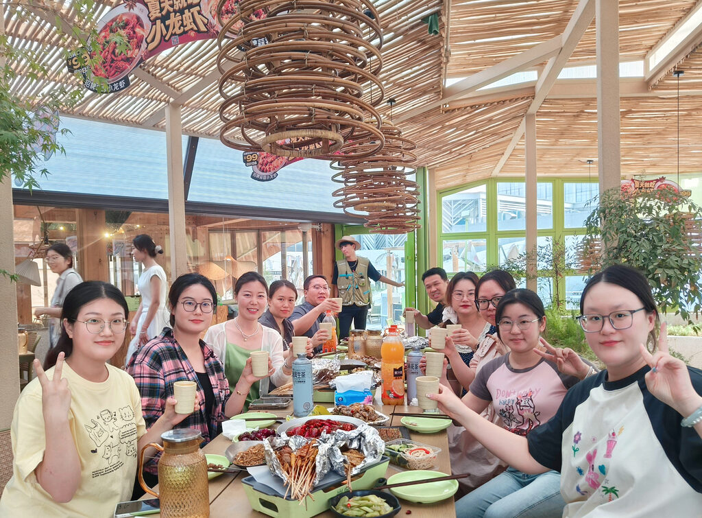 A barbecue team-building event ignites the fires of teamwork! - Henan ...